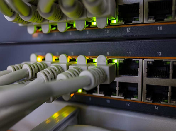 The Difference Between Switch and Hub: In-Depth Comparison