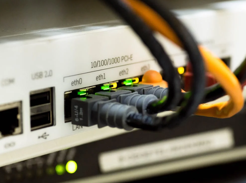 The Difference Between Switch and Hub: In-Depth Comparison